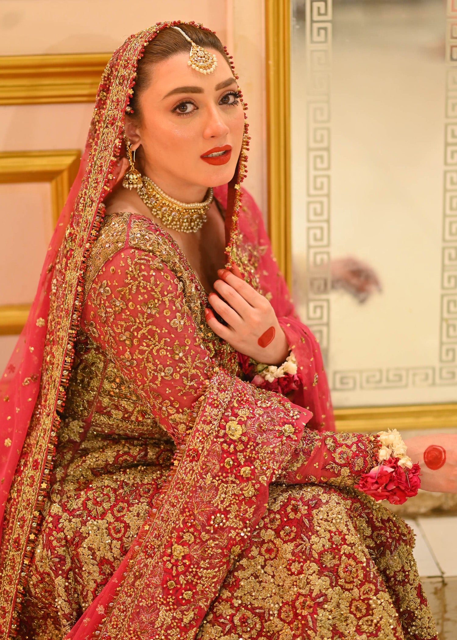 Momina Iqbal – Umsha Official